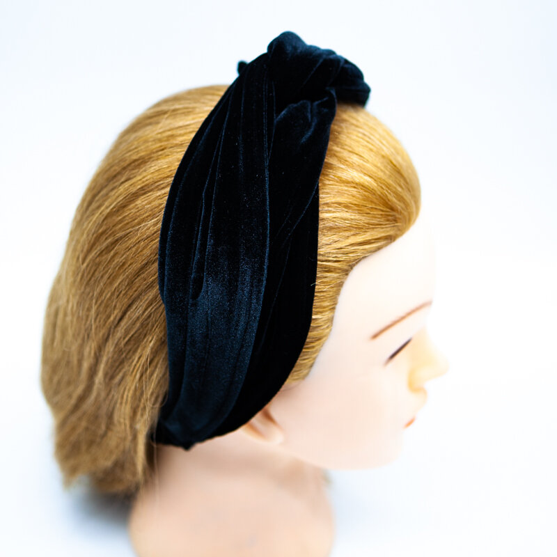 Повязка для волос "Солоха", на резинке, из бархата черного цвета