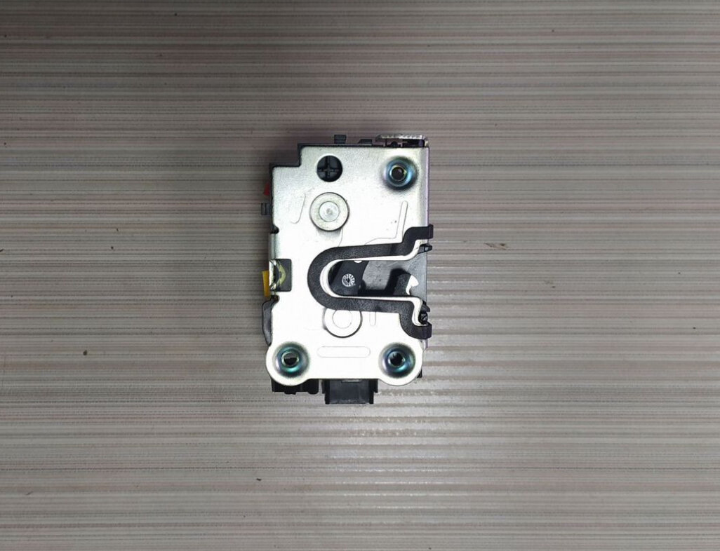 Замок двери LADA Largus передний левый электропривод