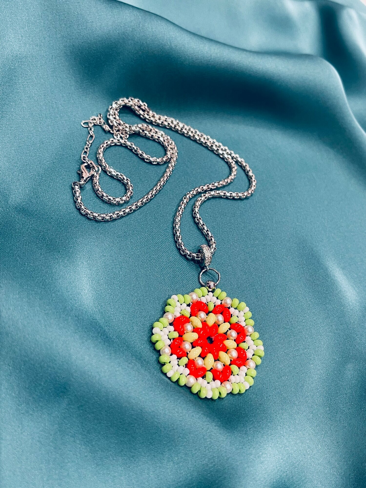 Колье, бисер