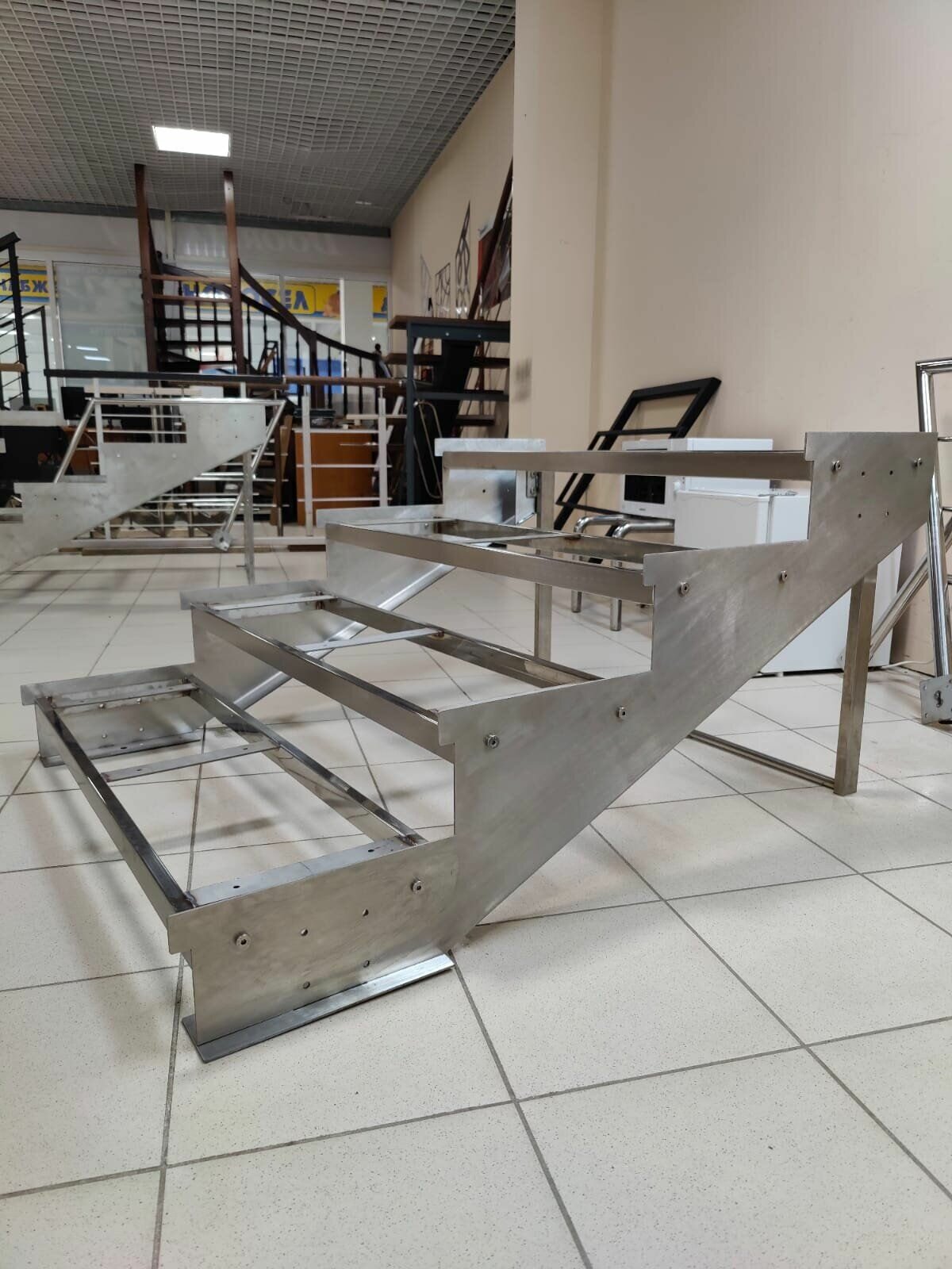 Лестница-крыльцо из нержавеющей стали ,4 ступени, без ДПК, без ограждения.