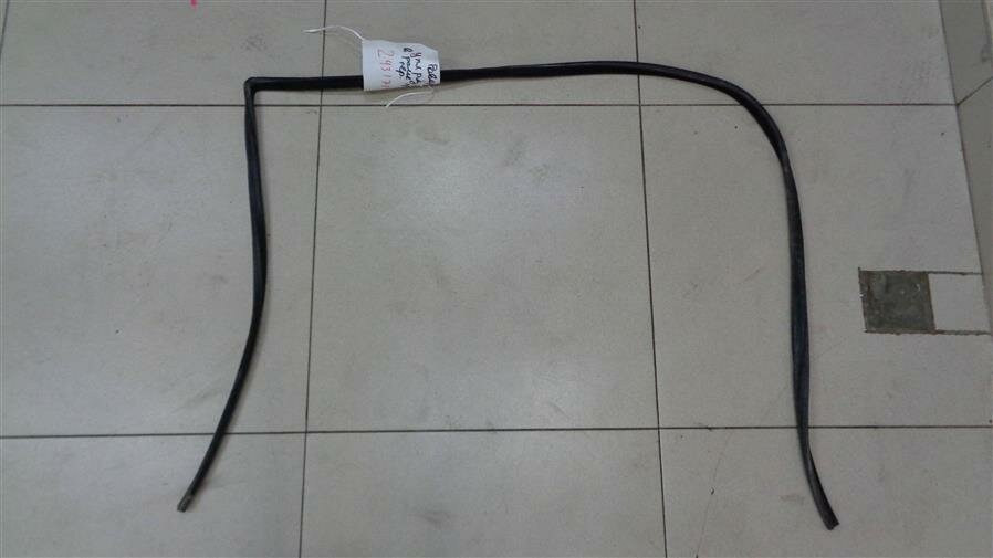 Уплотнитель стекла двери передней правой от Land Rover Discovery 3 2004-2009