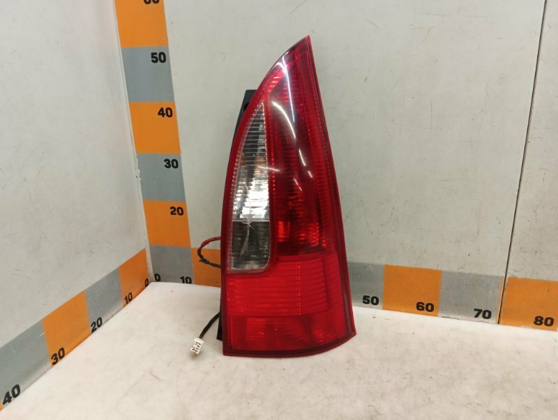 Б/У Дефект, до 2001 года, оригинал Фонарь задний правый Mazda Premacy 2000 360327 MAZDA арт. CB0151150A