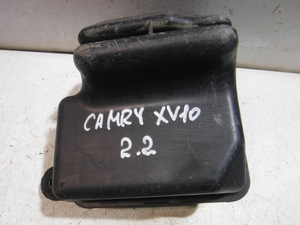 Резонатор воздушного фильтра Toyota Camry