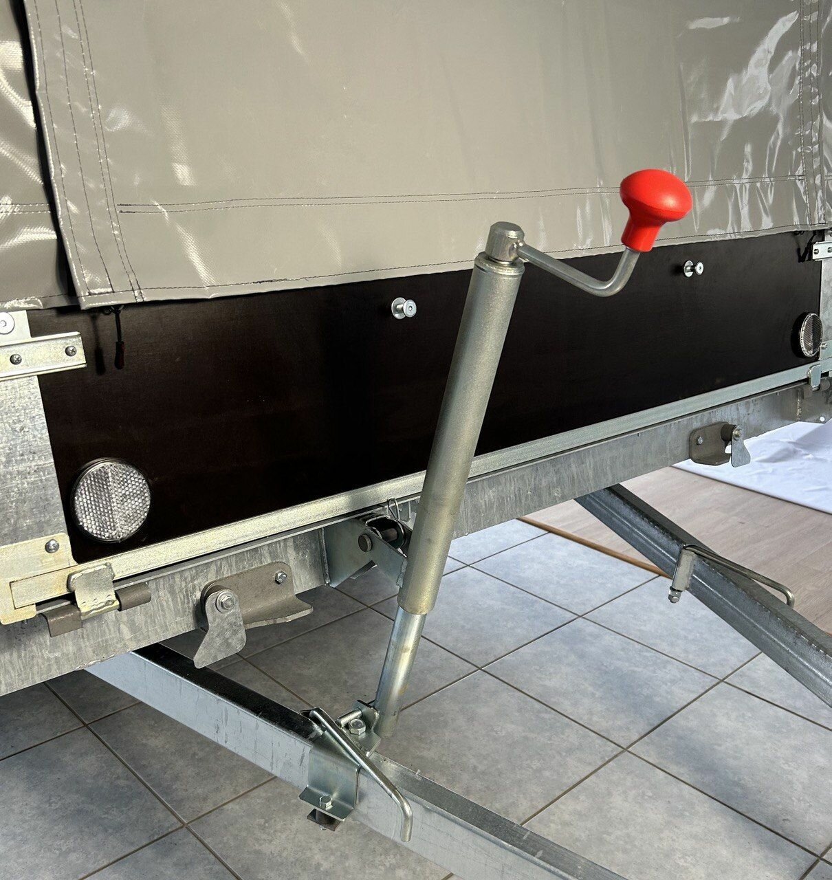 Самосвальный подъёмник для прицепа Универсал