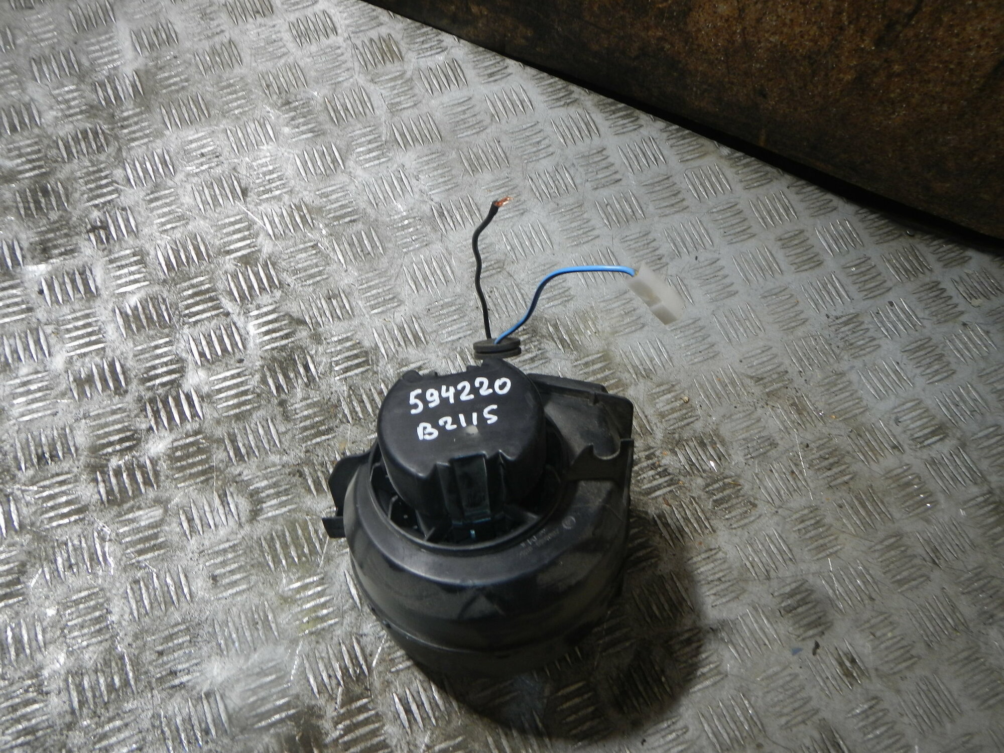 Б/У Моторчик отопителя, ВАЗ (VAZ)-2115 ВАЗ 2115 Нет 1 разъема. 594220 LADA арт. 21080810107801