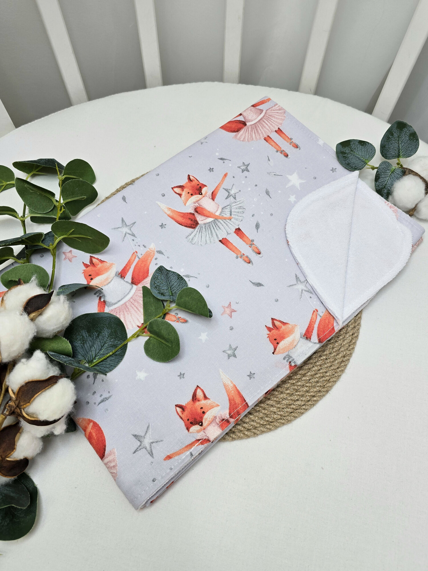 Пеленка непромокаемая "Лисички-балеринки на сером" 1 шт