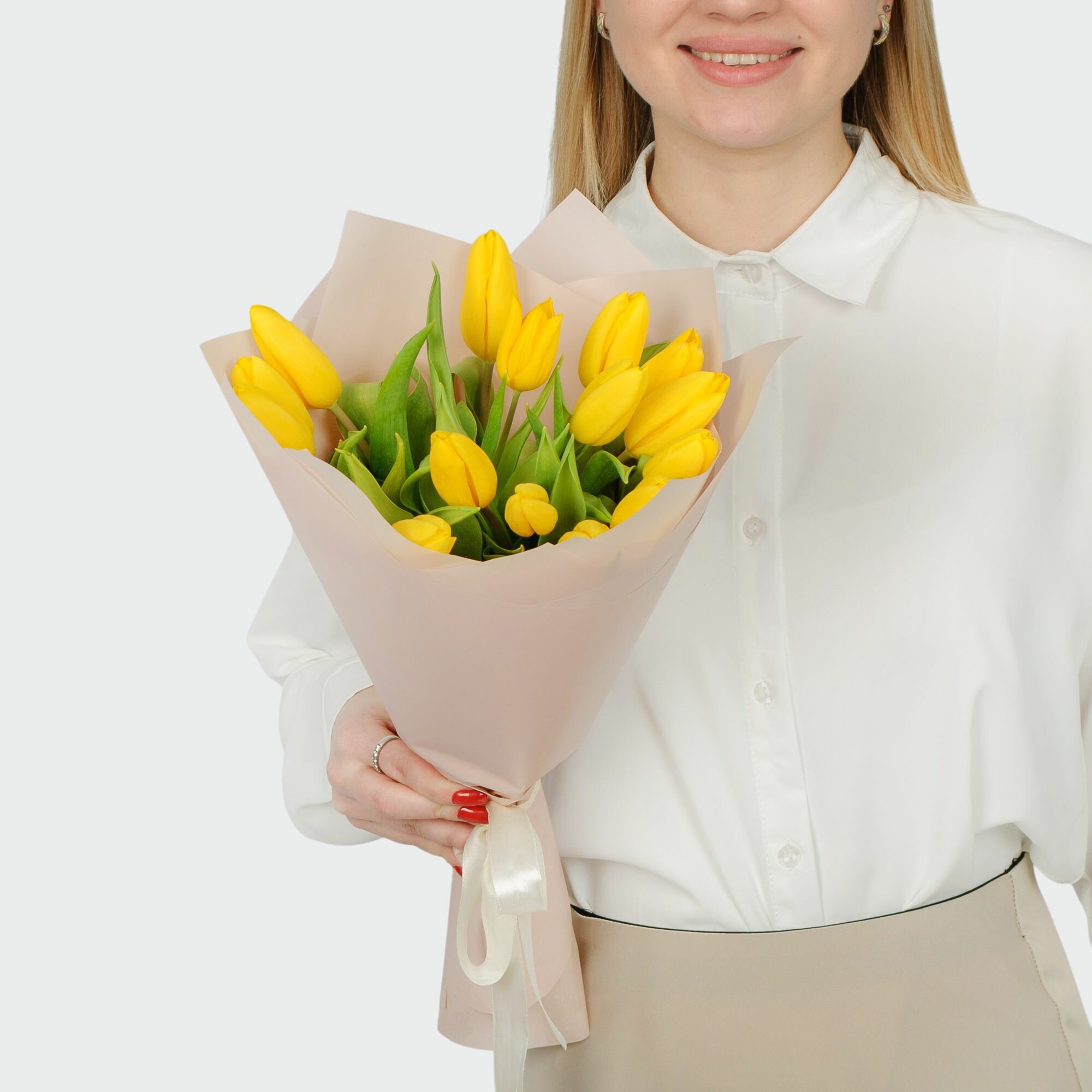 Букет "СоюзЦветТорг", тюльпаны, 15 цветов, высота 40 см, под ленту