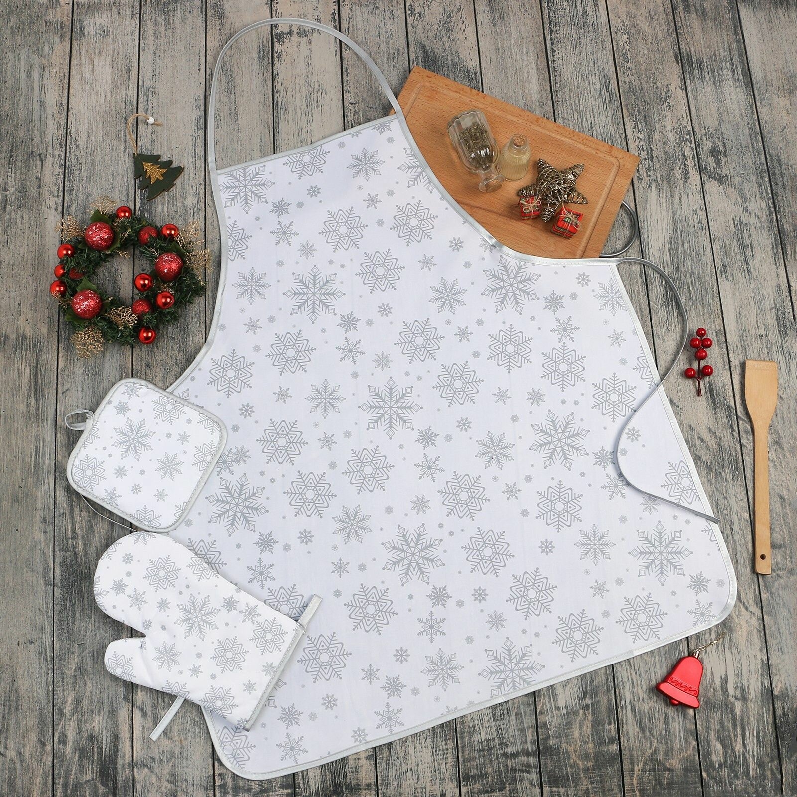 Кух. набор 3пр. Доляна Снежинки серебро прих.17x17 см, вареж.26x16 см, фарт.70x80 см 100% п/э