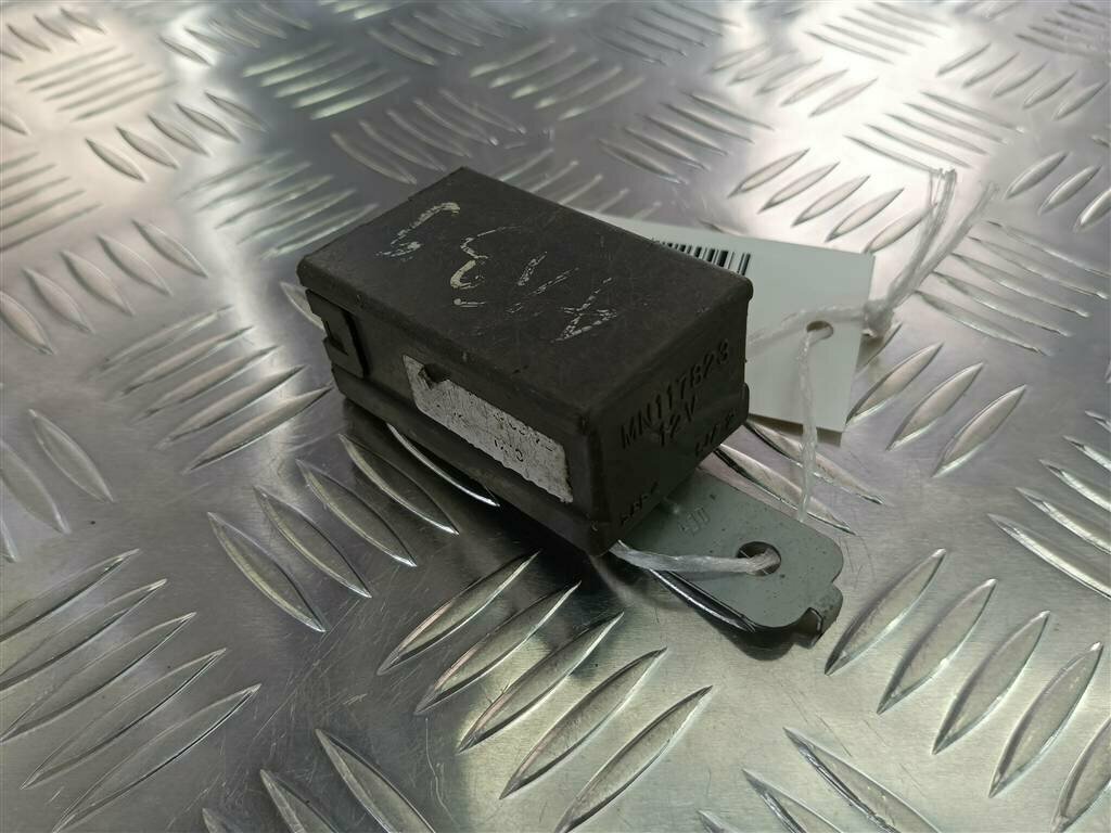 Блок управления подвеской Б/У для MITSUBISHI PAJERO III рестайлинг (2002—2006) MN117823