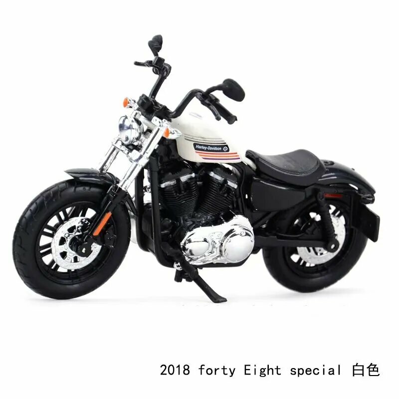 Модель мотоцикла, игрушка для мальчика, Maisto Harley Davidson Street Glide, 1:18, коллекционная, длина 13,9см.