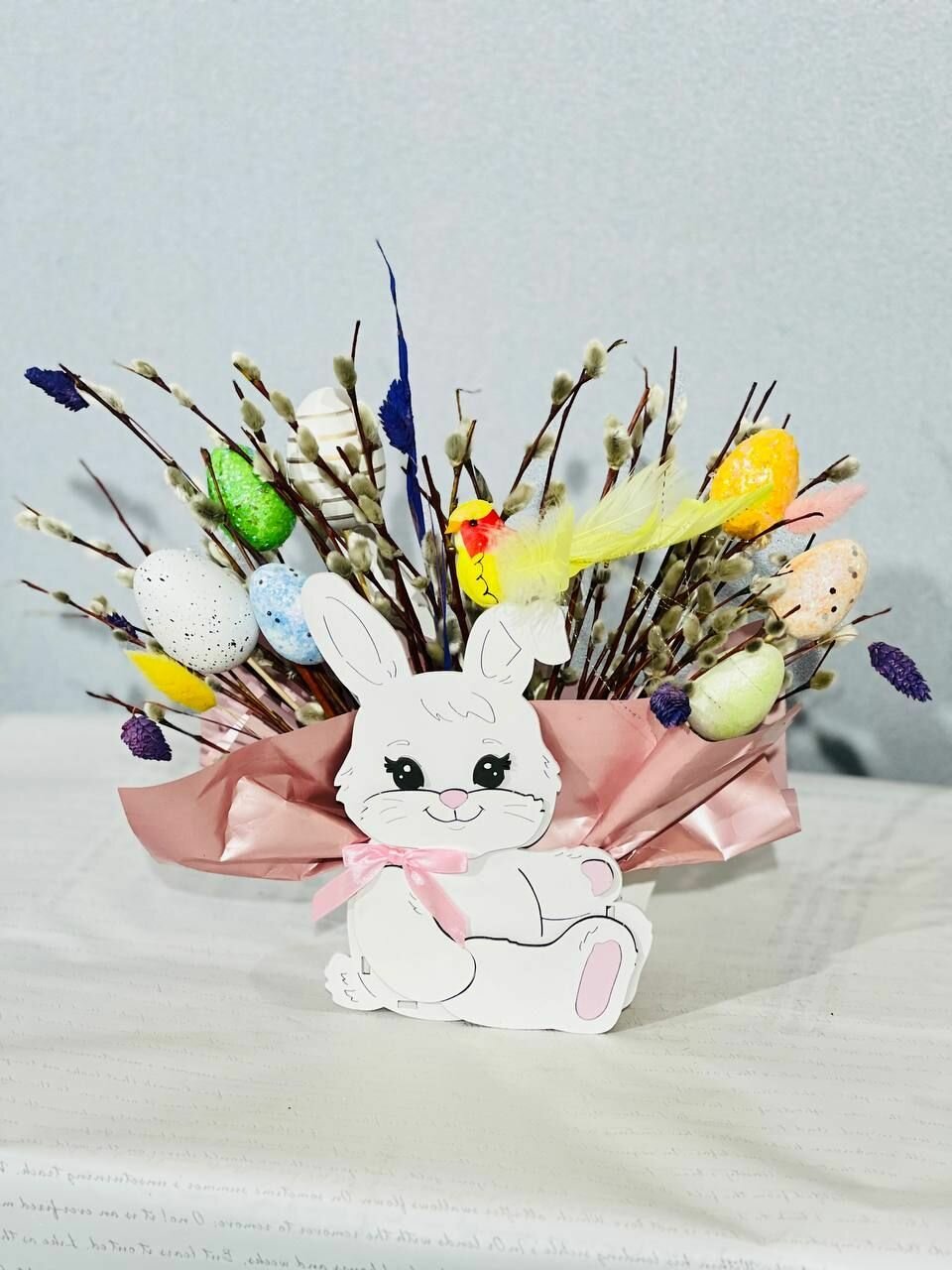 Кролик белый пасхальный с вербой