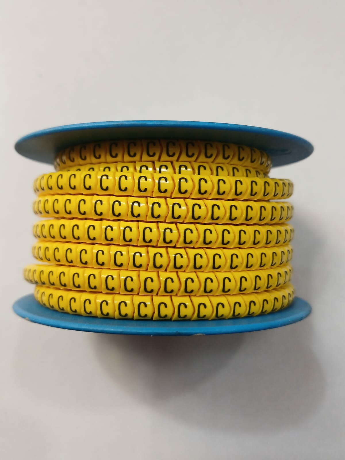 Колечко маркировочное C, 2.5-4мм. черное на желтом (уп.1000шт) AZO3CCBY DKC