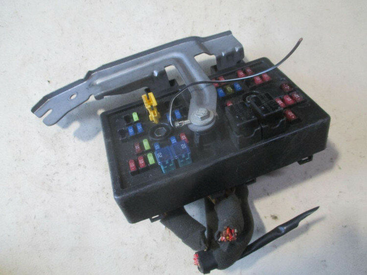 Блок предохранителей салонный 96821082 7J18-0051 82 Шевроле Каптива Антара- без крышки