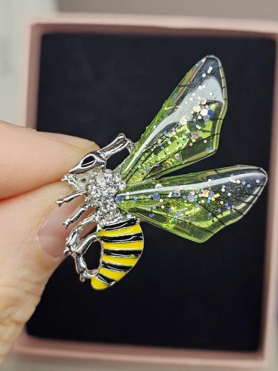 Брошь, стразы