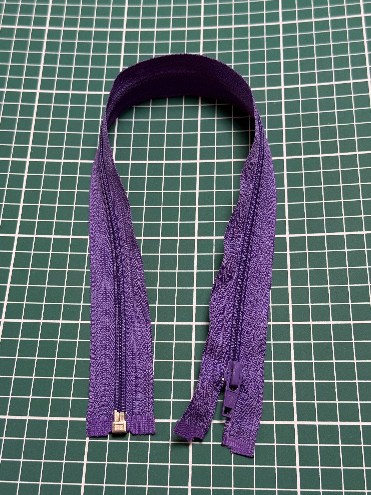 Молния Спираль , замок автомат, цвет фиолетовый, 45 см, цена за 1 штуку.