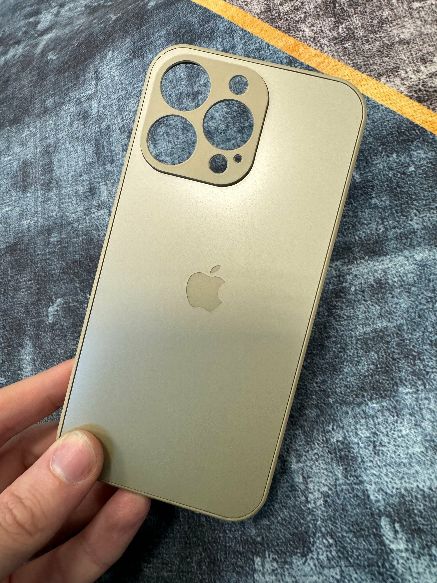 Чехол панель накладка бампер MyPads Log на iPhone 11 (обычный) пластиковая крышка c защитой камеры и логотипом матовый золотой MyPads