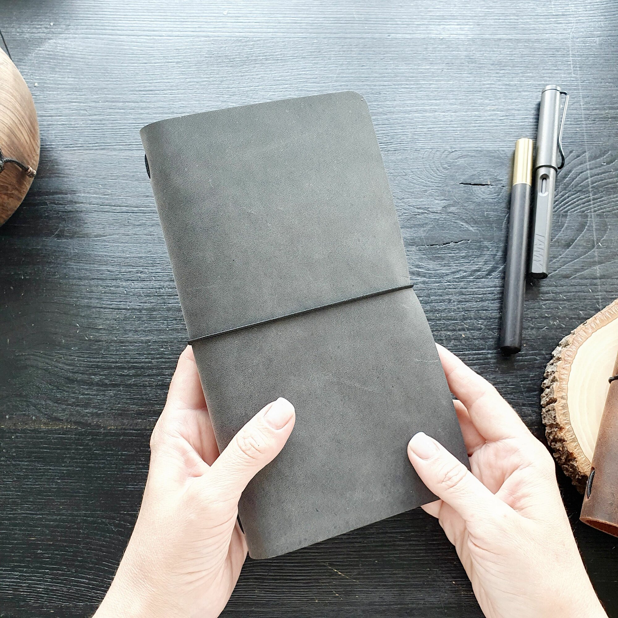 Кожаный блокнот формата Midori Standart (13х22см) со сменными тетрадями на резинке / записная книжка / скетчбук 90 листов