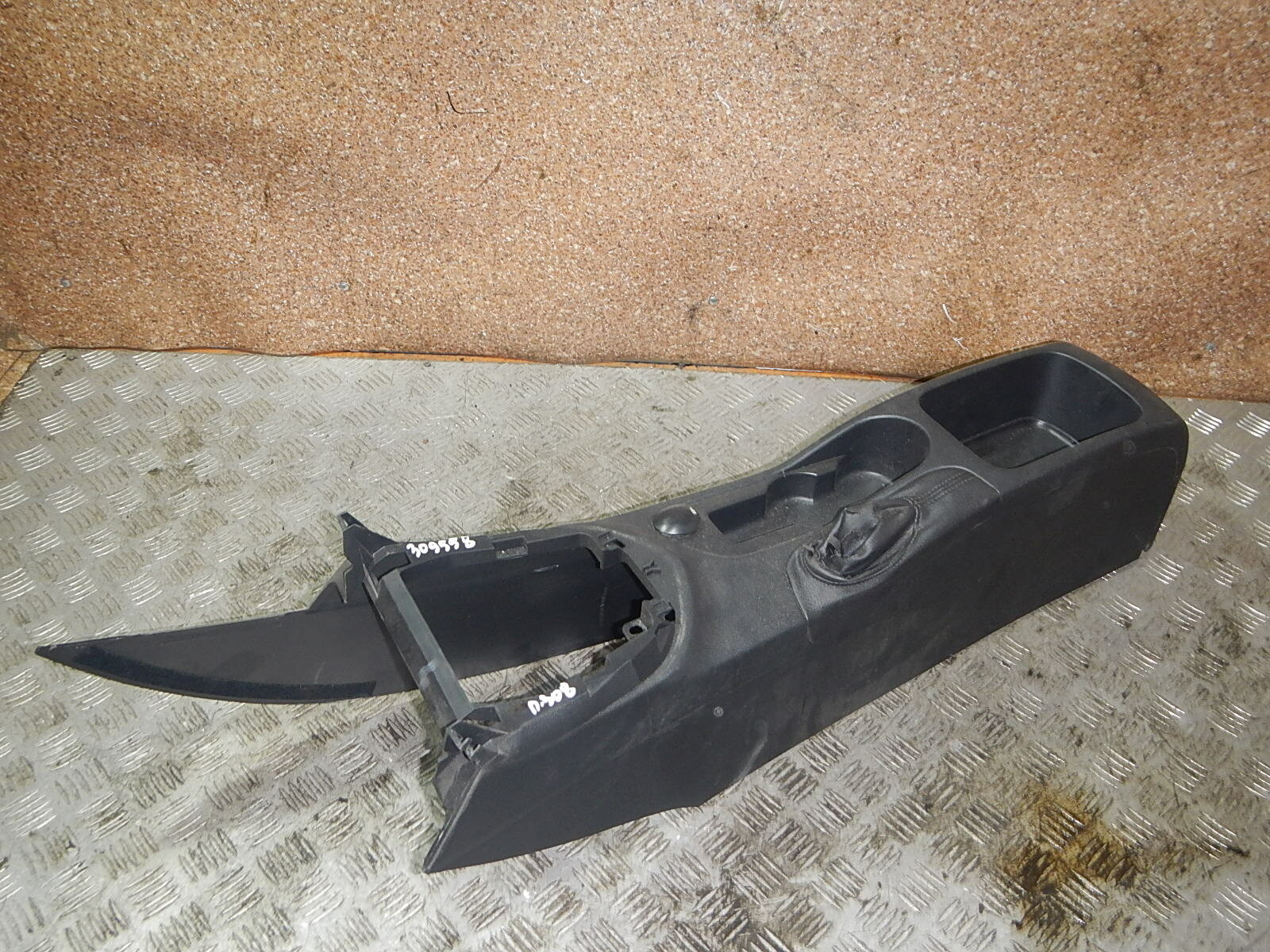 Б/У Консоль, Peugeot (Пежо)-308 (07-) PEUGEOT 308 (07-) Без повреждений. 309558 Peugeot-Citroen арт. 7589RW