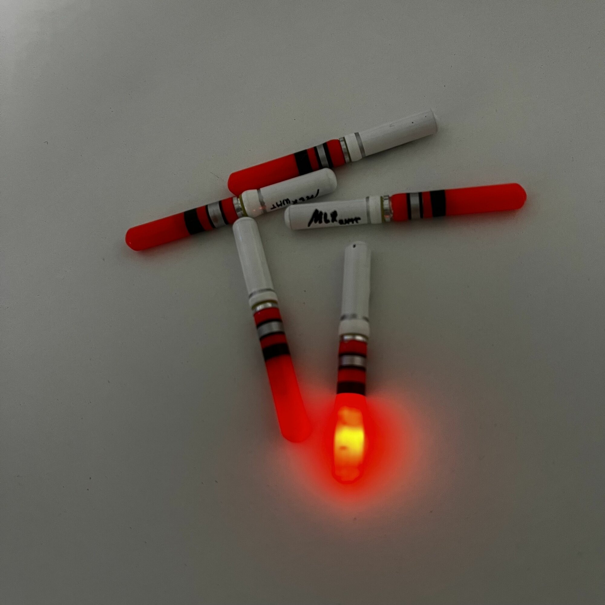 Электронные светлячки 5 шт в комплекте с батарейками.