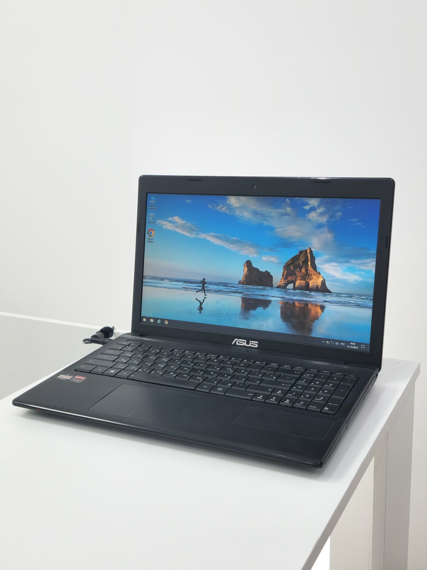 Ноутбук ASUS X55U / AMD E-450 / 8 ГБ DDR3 / SSD 120 ГБ / Radeon HD 6320 / 15.6" HD / Windows 10 LTSC