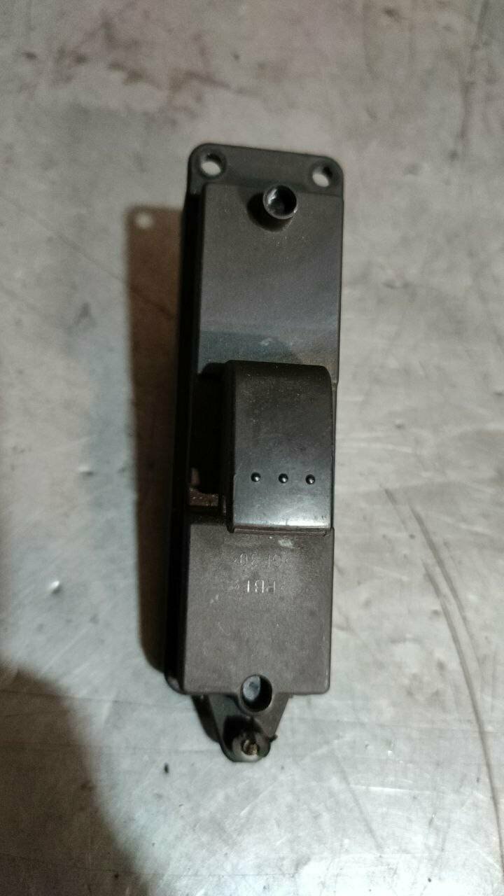 Кнопка стеклоподъемника двери задней левой Mazda 3 (2003 - 2006) 03123110BP4L