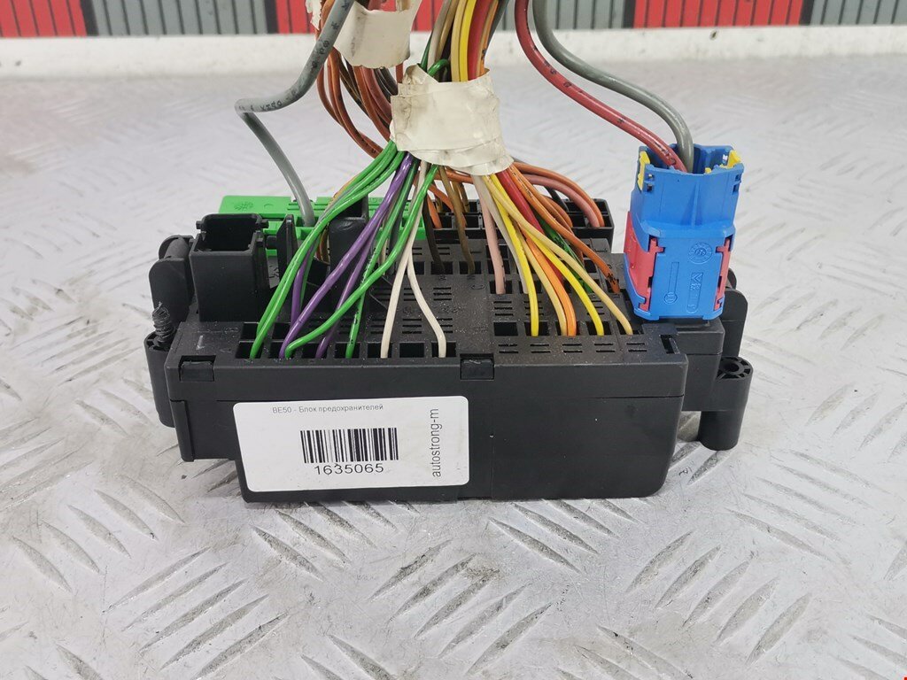 Блок предохранителей Peugeot 406 9638446380 арт. 1635065