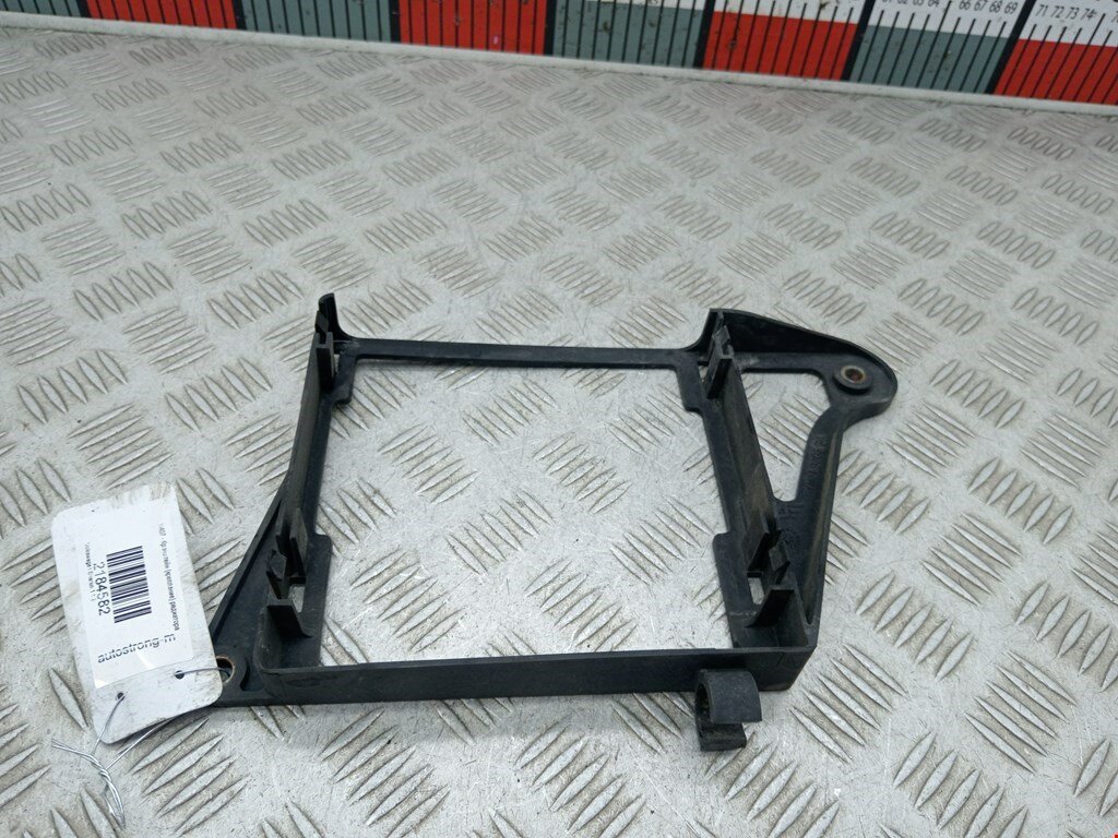 Кронштейн (крепление) радиатора Volkswagen Sharan 1 7M3121093A арт. 2184582