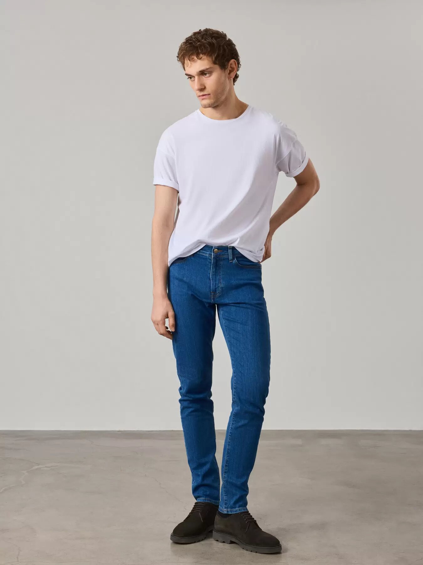 Джинсы зауженные 