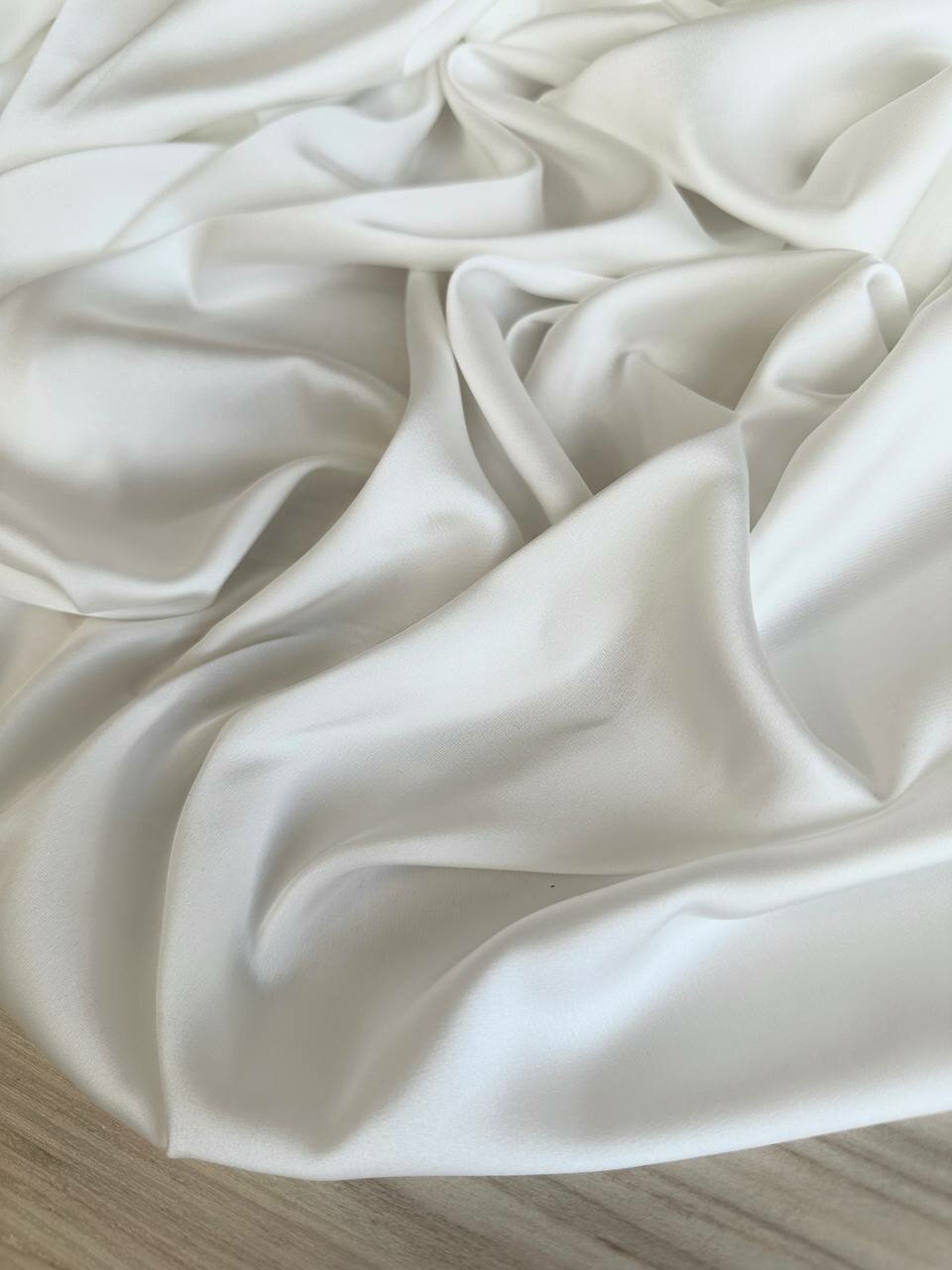 1,5 м. Атлас шелк Армани ткань шелк ткань для шитья. Цвет белый. Ширина 150 см.