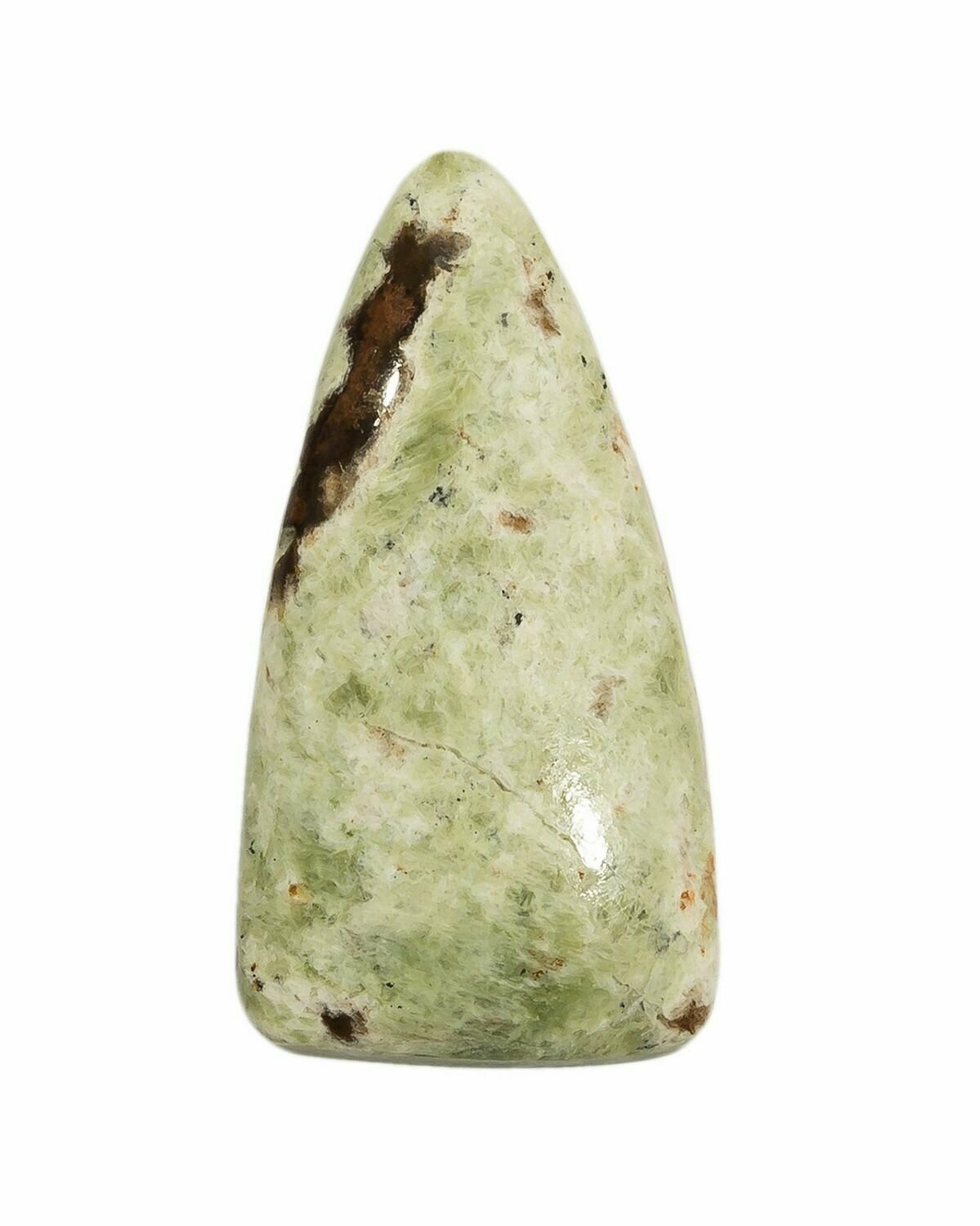 Кабошон из хромдиопсида размером 36х19х5 мм.