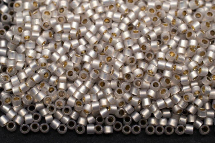 Бисер японский TOHO Treasure цилиндрический 11/0 #PF2101 Permanent Finish молочные облака, серебряная линия внутри, 5 грамм