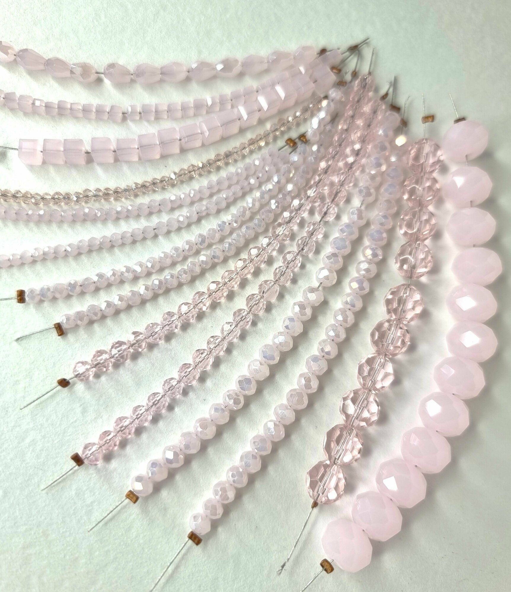 Стеклянные бусины "Нежный Розовый блеск". 2-10мм. 359шт.