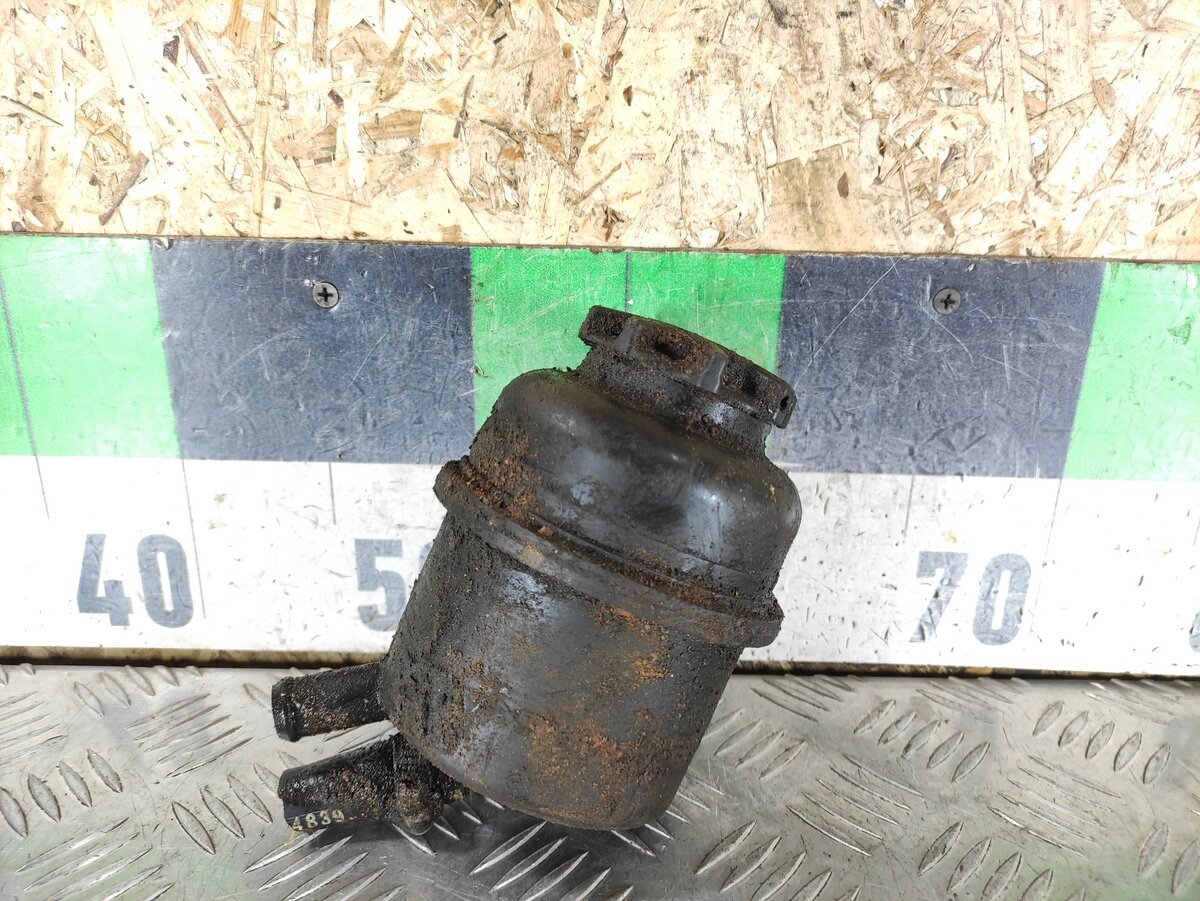 Бачок гидроусилителя VAZ 2110 21230341001000