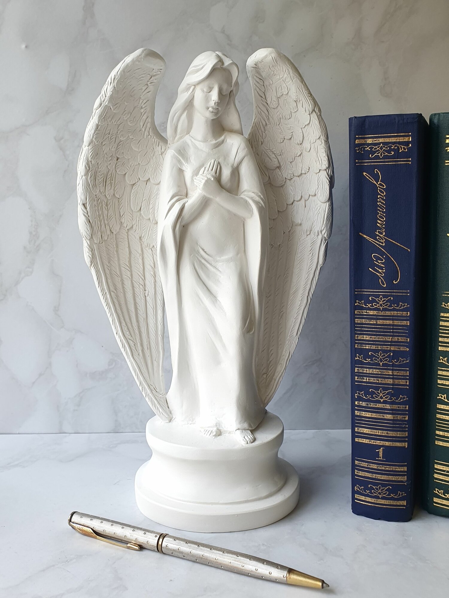 Ангел печальный. Гипс. Высота 25см.