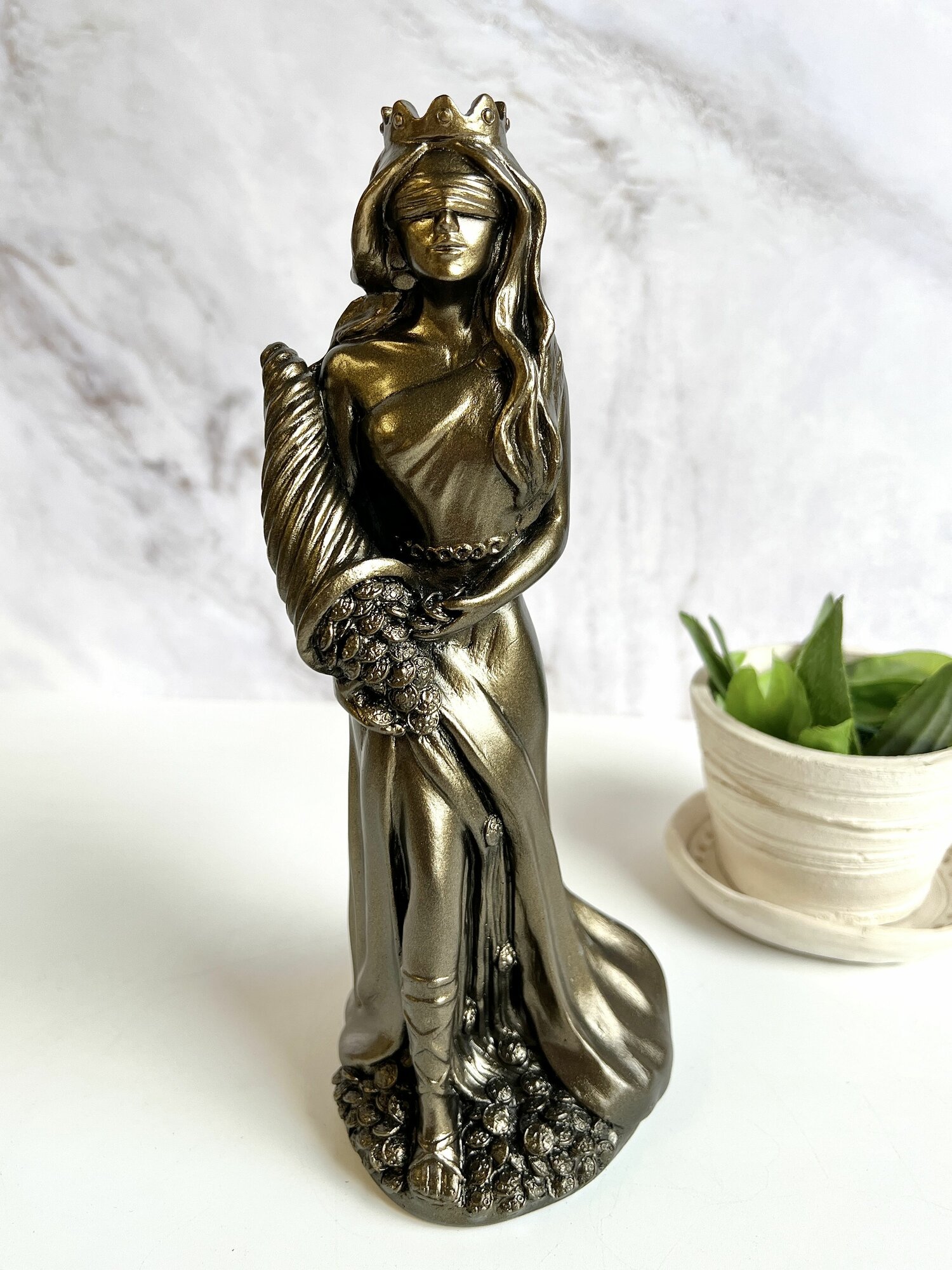 Статуэтка Фортуна богиня удачи. Гипс. Высота 24см