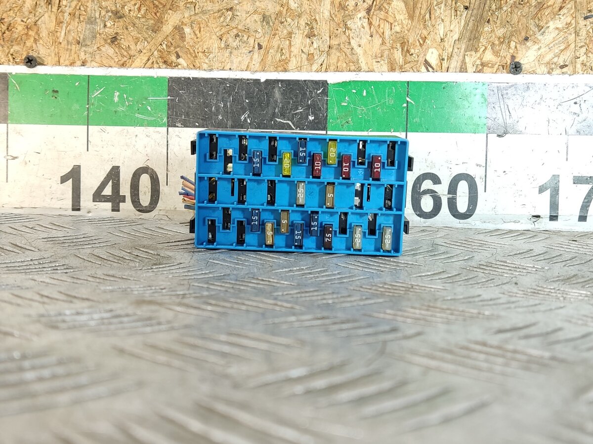 Блок предохранителей салонный RENAULT Scenic 1996 1999 7703297941