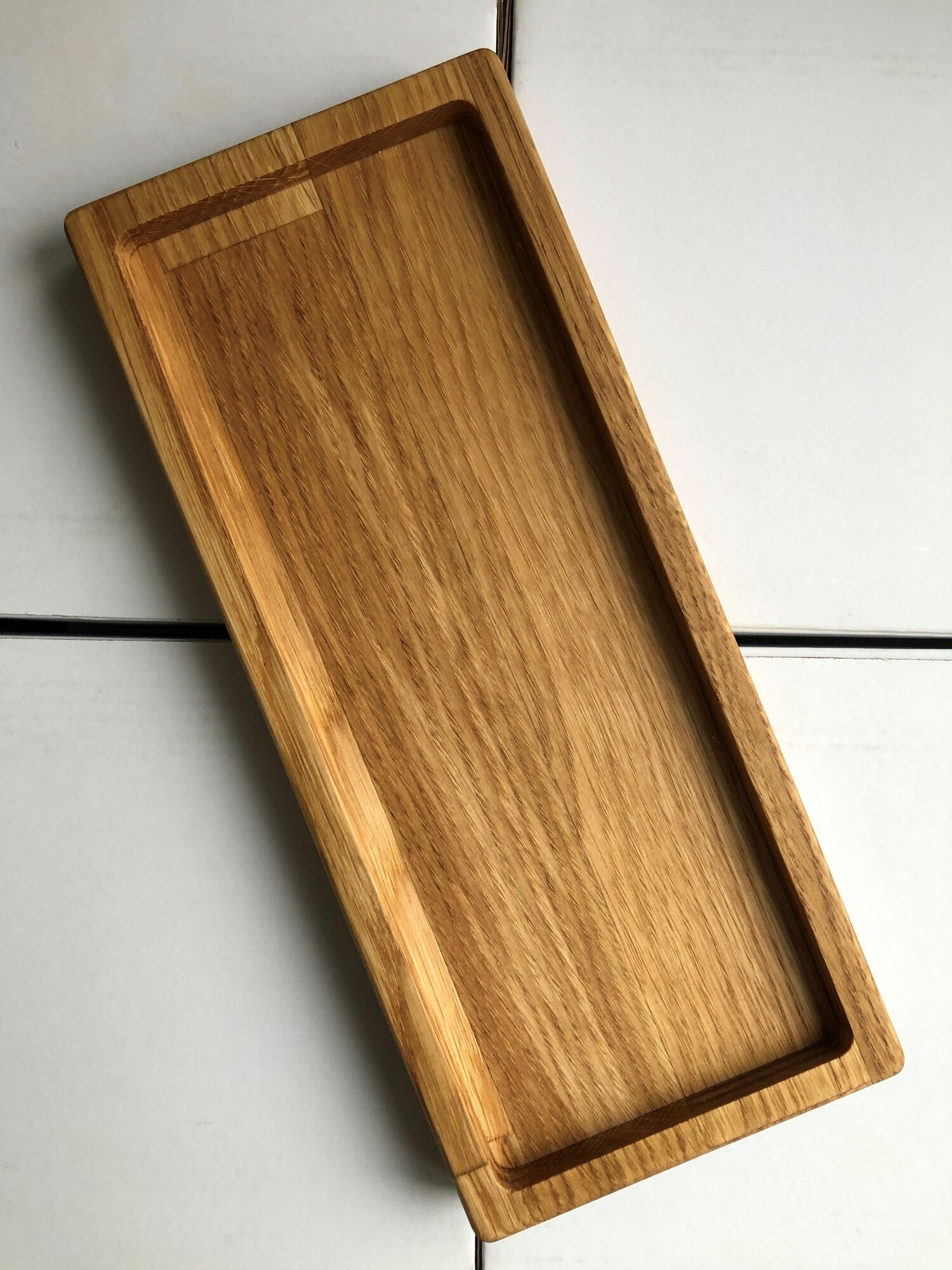 Сервировочная доска из дуба 11х26 см для подачи блюд, прямоугольная с бортиком. Поднос под столовые приборы.