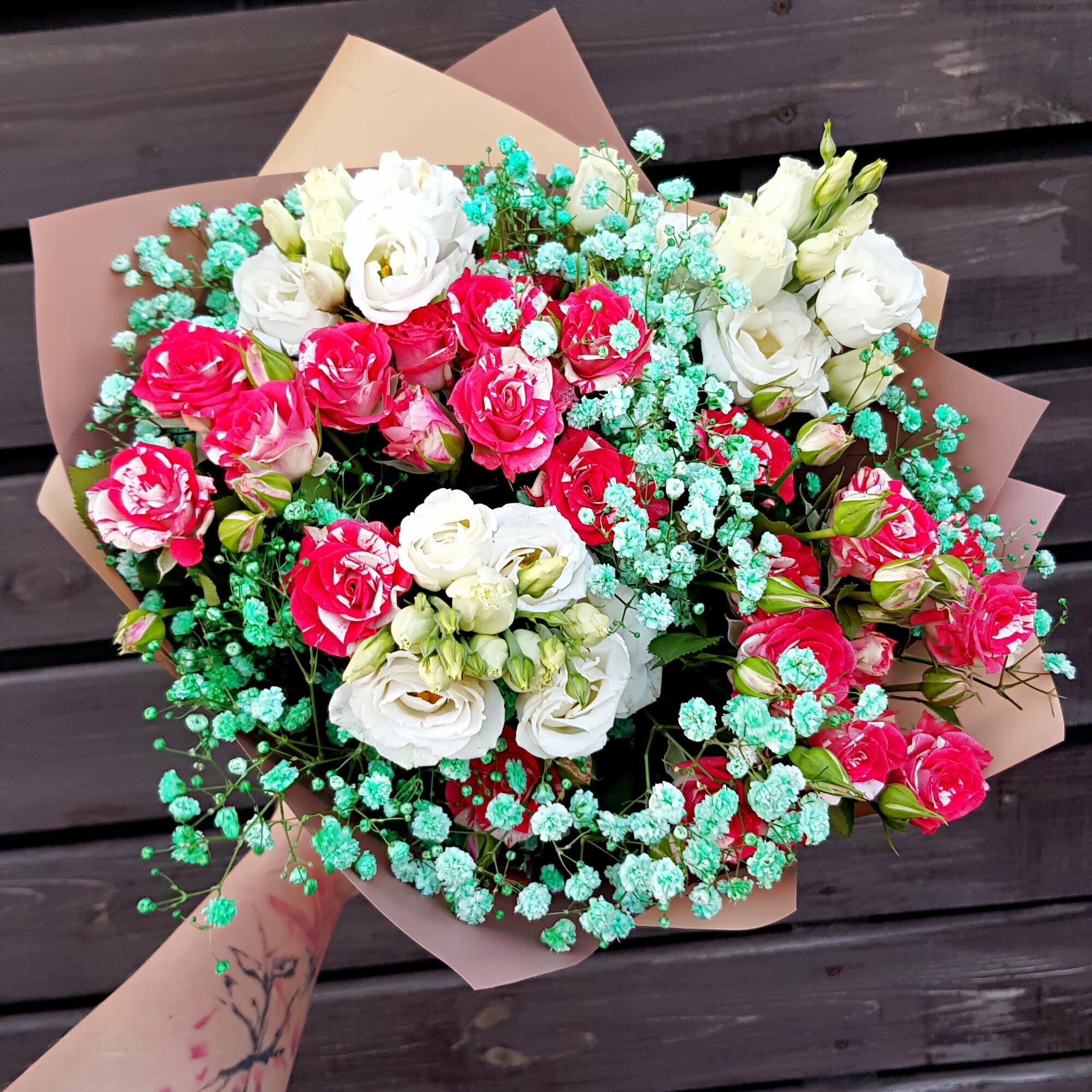 Букет цветов "Любимой", высота 50 см, роза кустовая, эустома, гипсофила