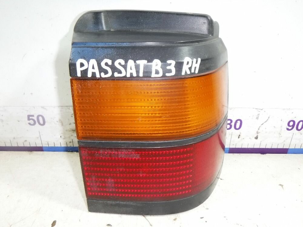 Фонарь задний правый VW Passat B3 357945112