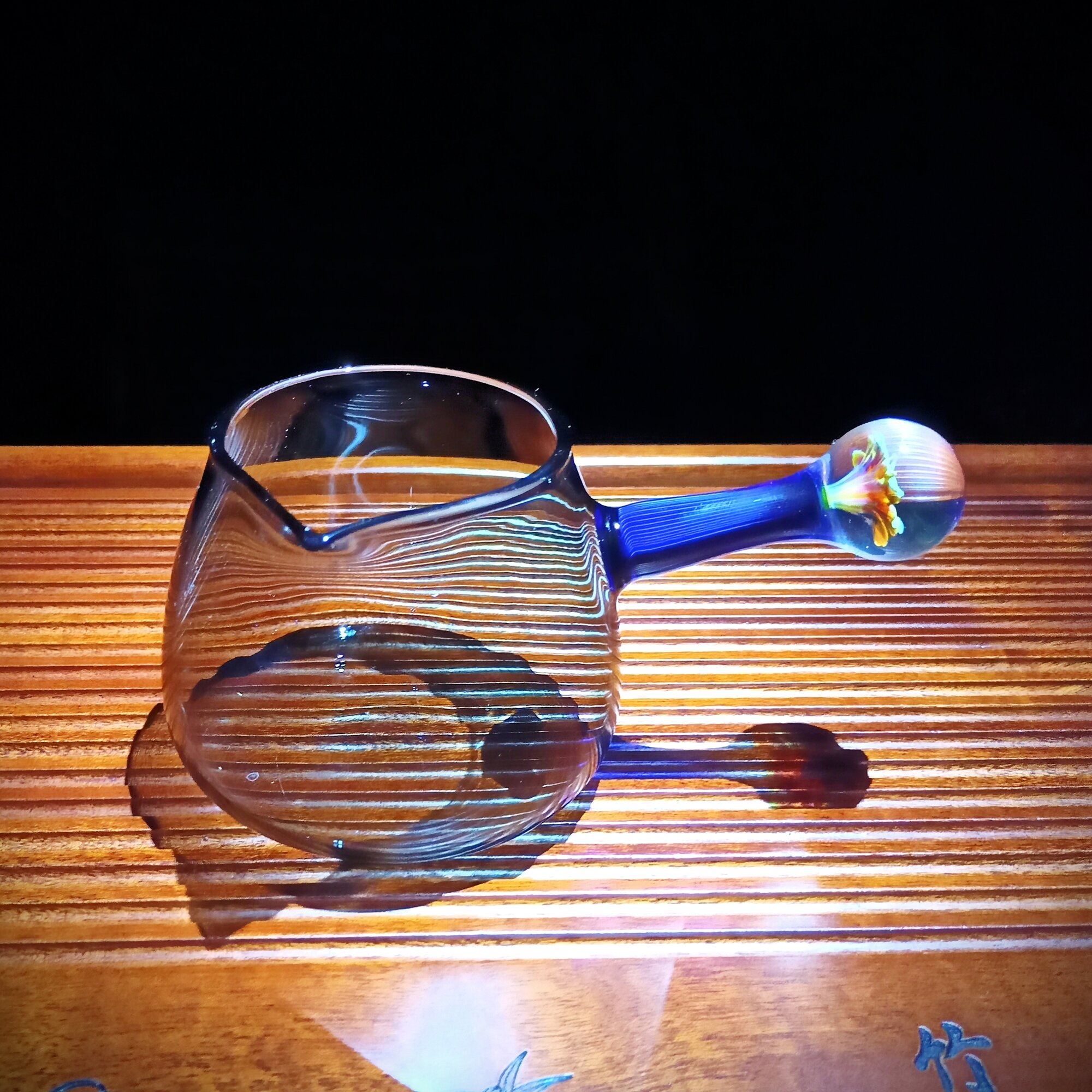 Чахай стеклянный с боковой ручкой для чайной церемонии "Инсталляция". 320 мл. Китай.