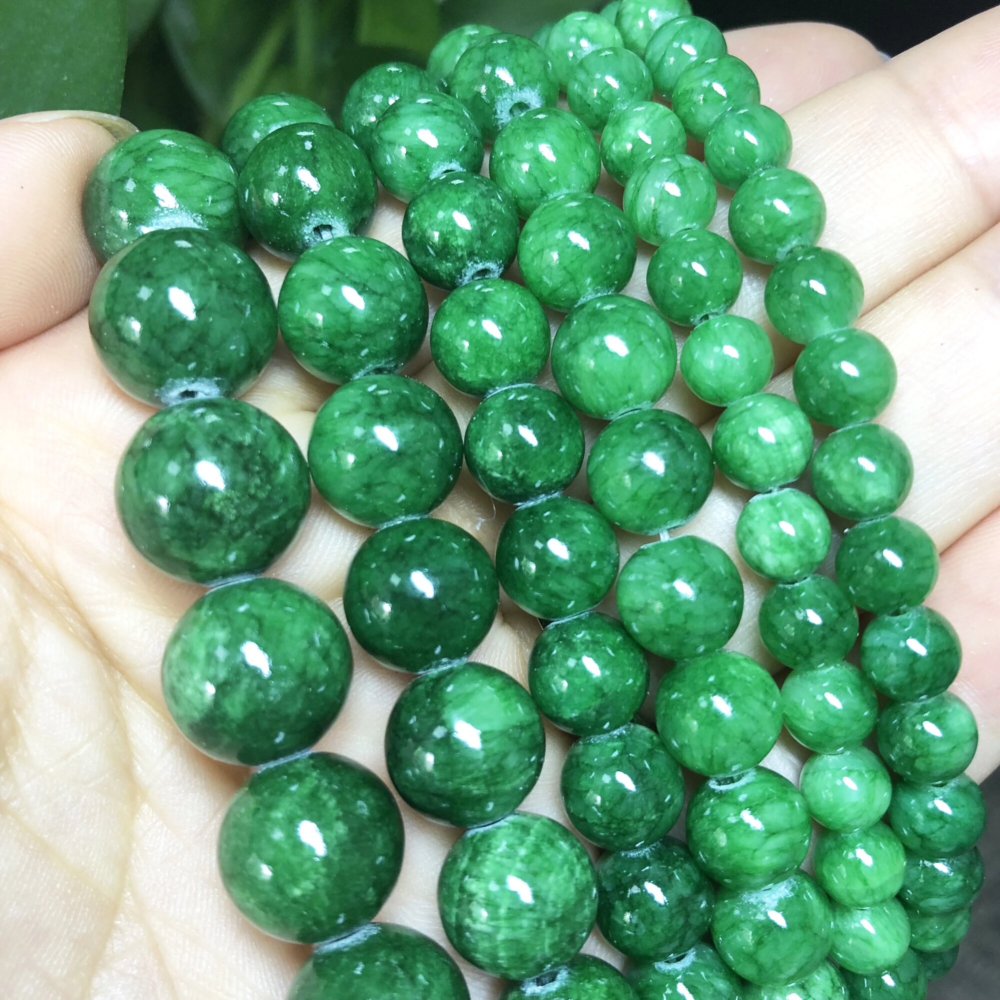 Натуральные бусины из зеленого перидота, халцедона, хризоколла, малахита и кошачьего глаза xilitata 15 дюймов Изумрудный, 6mm (approx 61pcs), Dark Green Jade