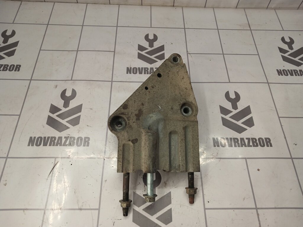 Кронштейн опоры двигателя Faw Besturn B50 2009-2016