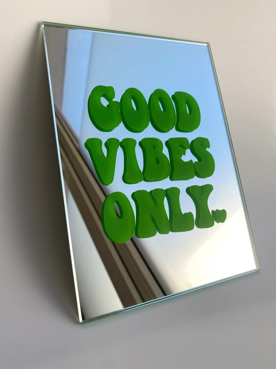 Интерьерное зеркало, стеклянная плитка, с надписью, размер 13х18