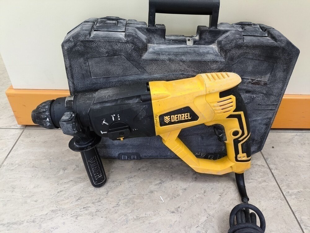 Перфоратор электрический RH-1050-26, SDS-plus, 1050 Вт, 3,2 Дж, 3 плюс 1 реж. Б/У, уценка