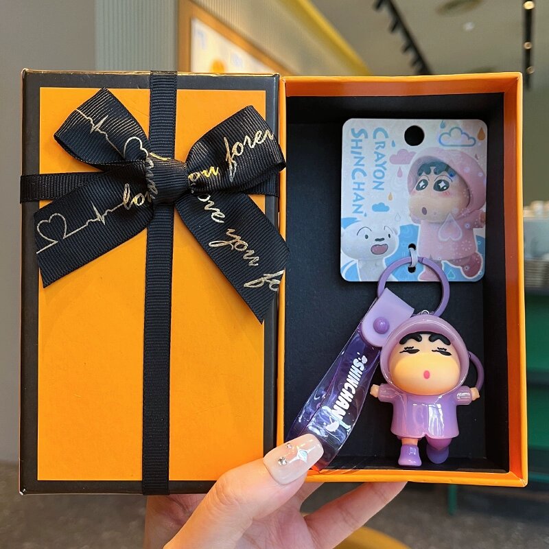 Официальный брелок Crayon Shin-chan серия «Дождливый день» — фиолетовый в подарочной упаковке, милый аксессуар для