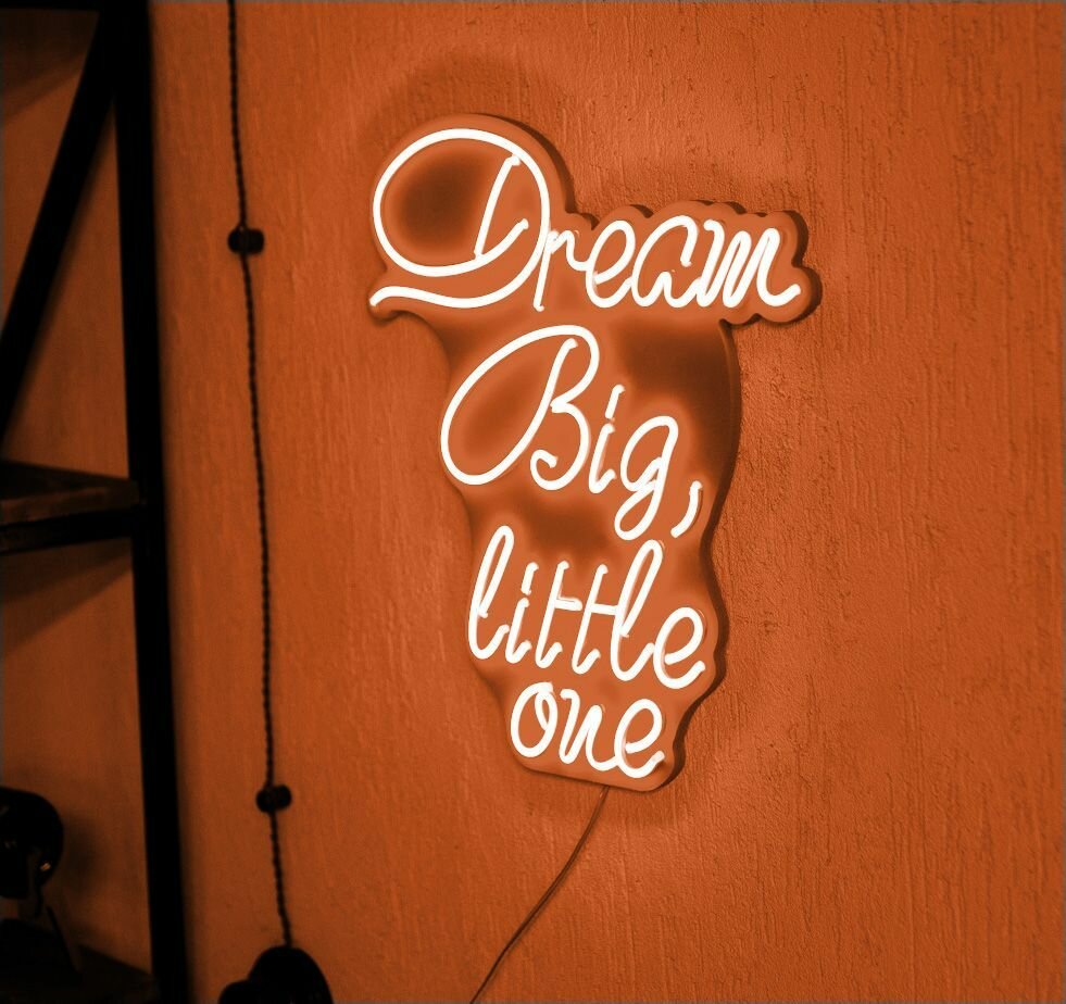Неоновая надпись Dream Big little one, 40х40 см, желтая