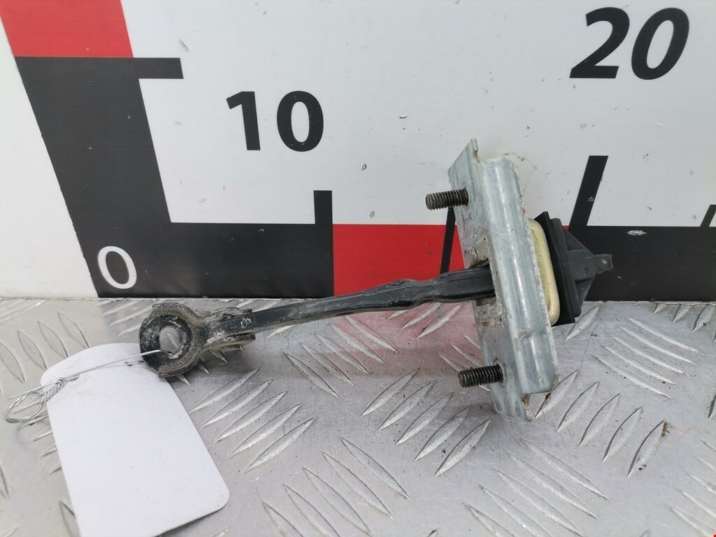 Ограничитель открывания двери Mazda Premacy C10058270A арт. 1727952