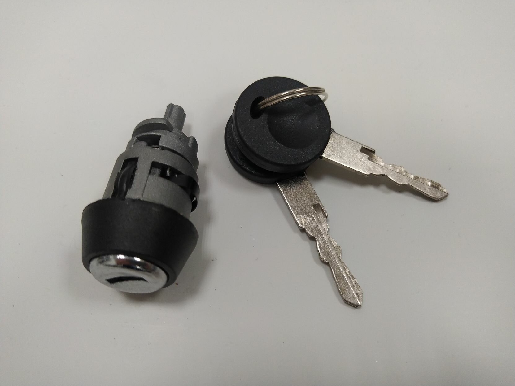 Личинка замка зажигания Chery Amulet [1.6 8V 5MT лифтбэк] A118CB3704025