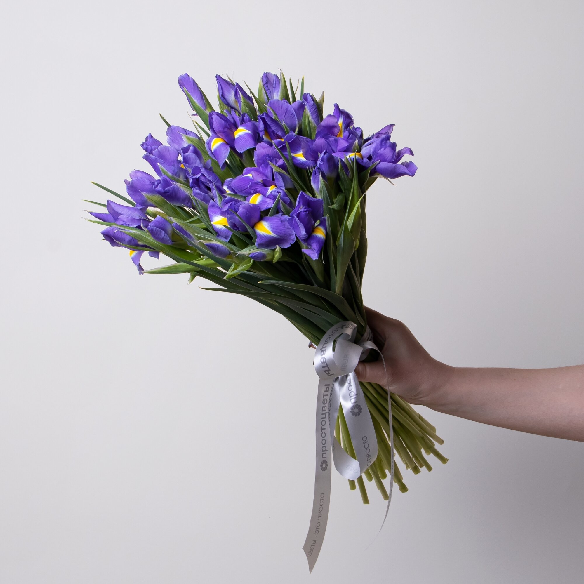 Букет Ирис "Блу Мэджик" 45 шт Высота 50 см под ленту от "Простоцветы"
