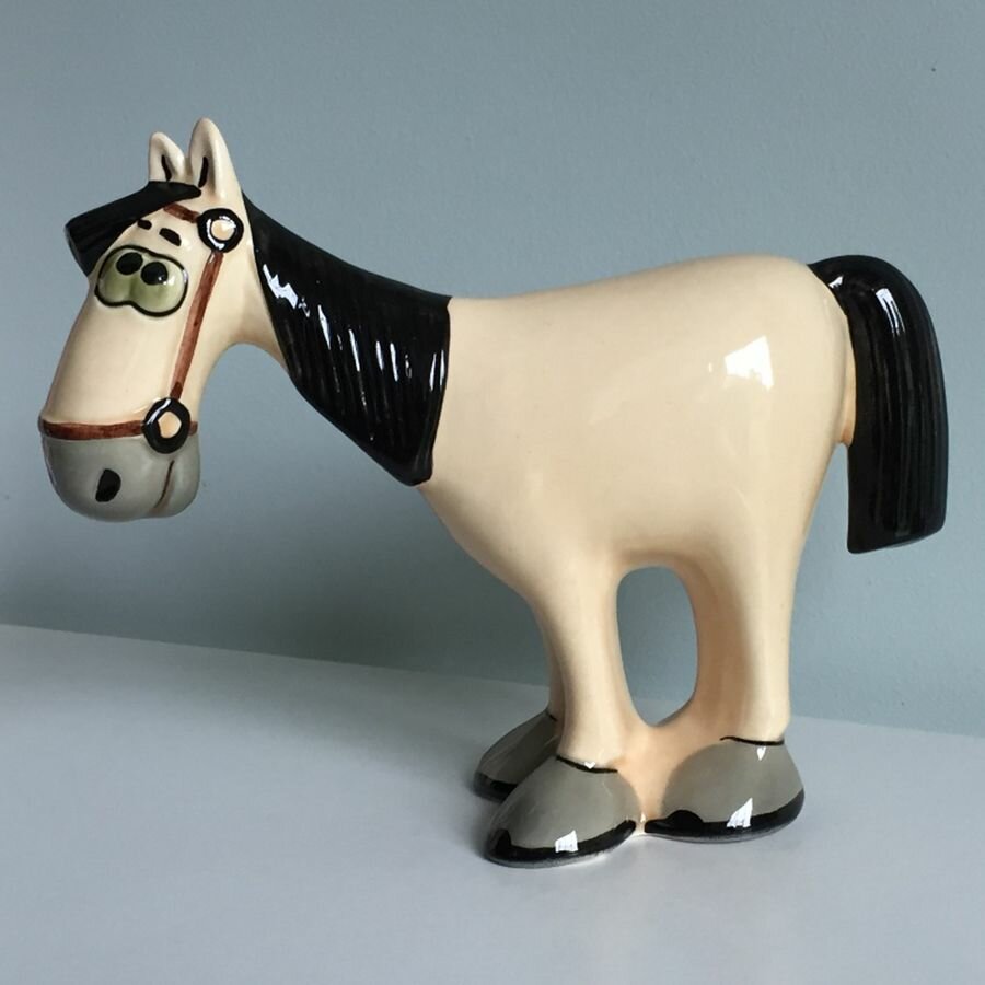 Фаянсовая скульптура Конь